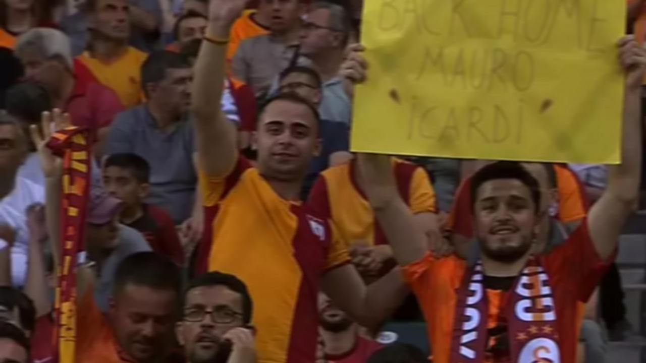 Galatasaray sezonu açtı, ilk maçta ilginç pankart!
