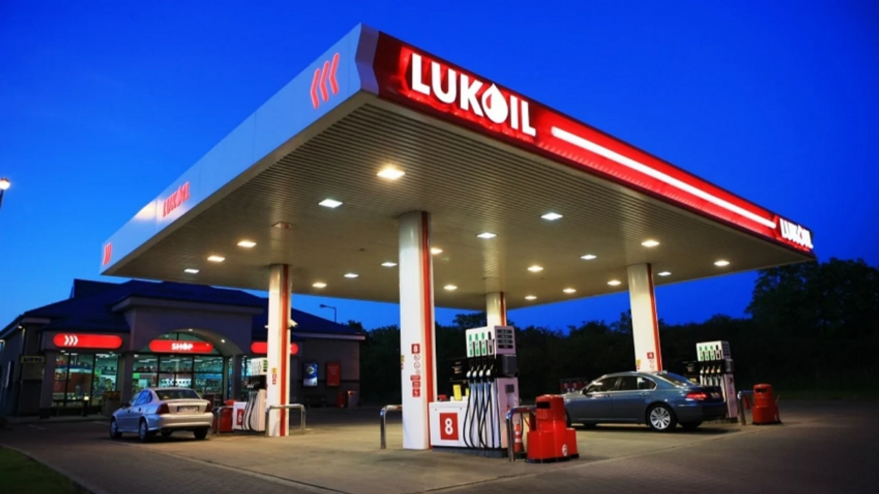 Türkiye’de 600 istasyonu olan Lukoil satışa çıktı