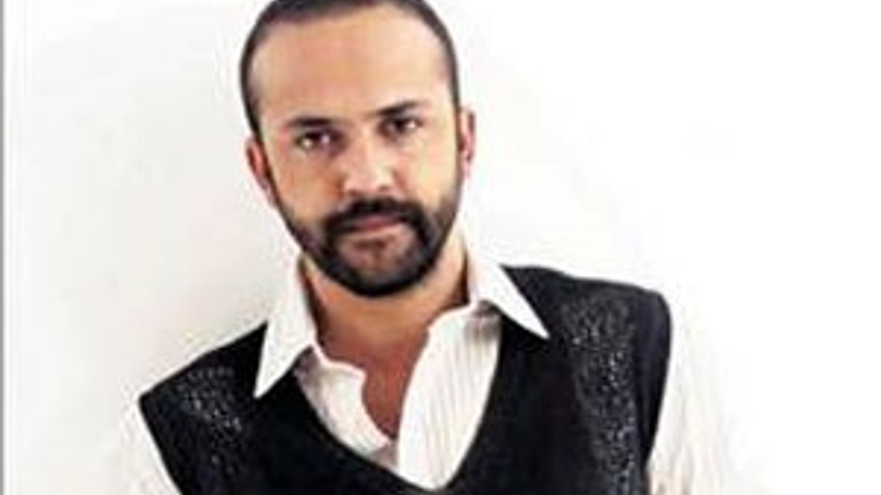 EZEL'İN TEFO'SU BU KEZ MUHABİR OLDU KAFAYI HAVAYA TAKTI!..