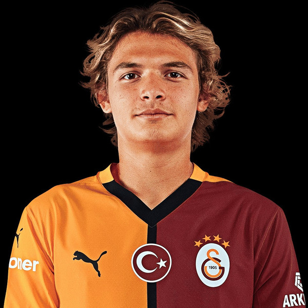 Efe Akman Kimdir, Kaç Yaşında, Nereli? Efe Akman Ayhan Akman'ın Oğlu Mu ...