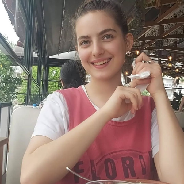 Ava Yaman kimdir, nereli, kaç yaşında? Taşacak Bu Deniz Eleni Türk mü ...
