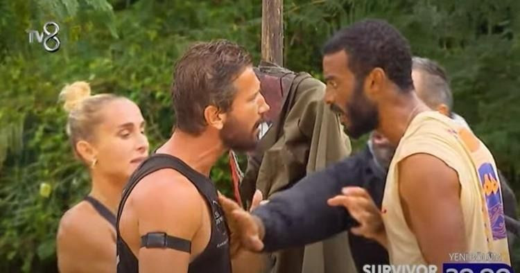 Survivor'da bomba yasak aşk iddiası! Bu sefer başrol Efecan Dianzenza ve Yağmur Banda!