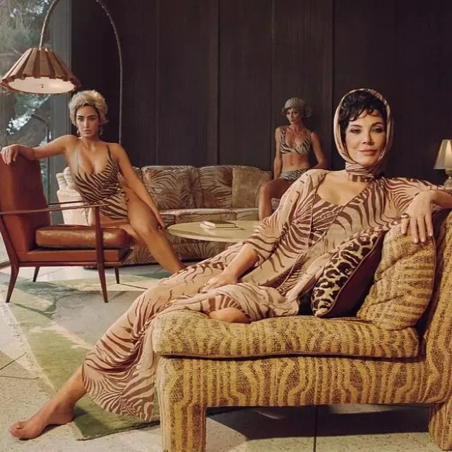 Kim Kardashian'dan cesur mayo pozları! Yeni imajıyla gören tanıyamadı