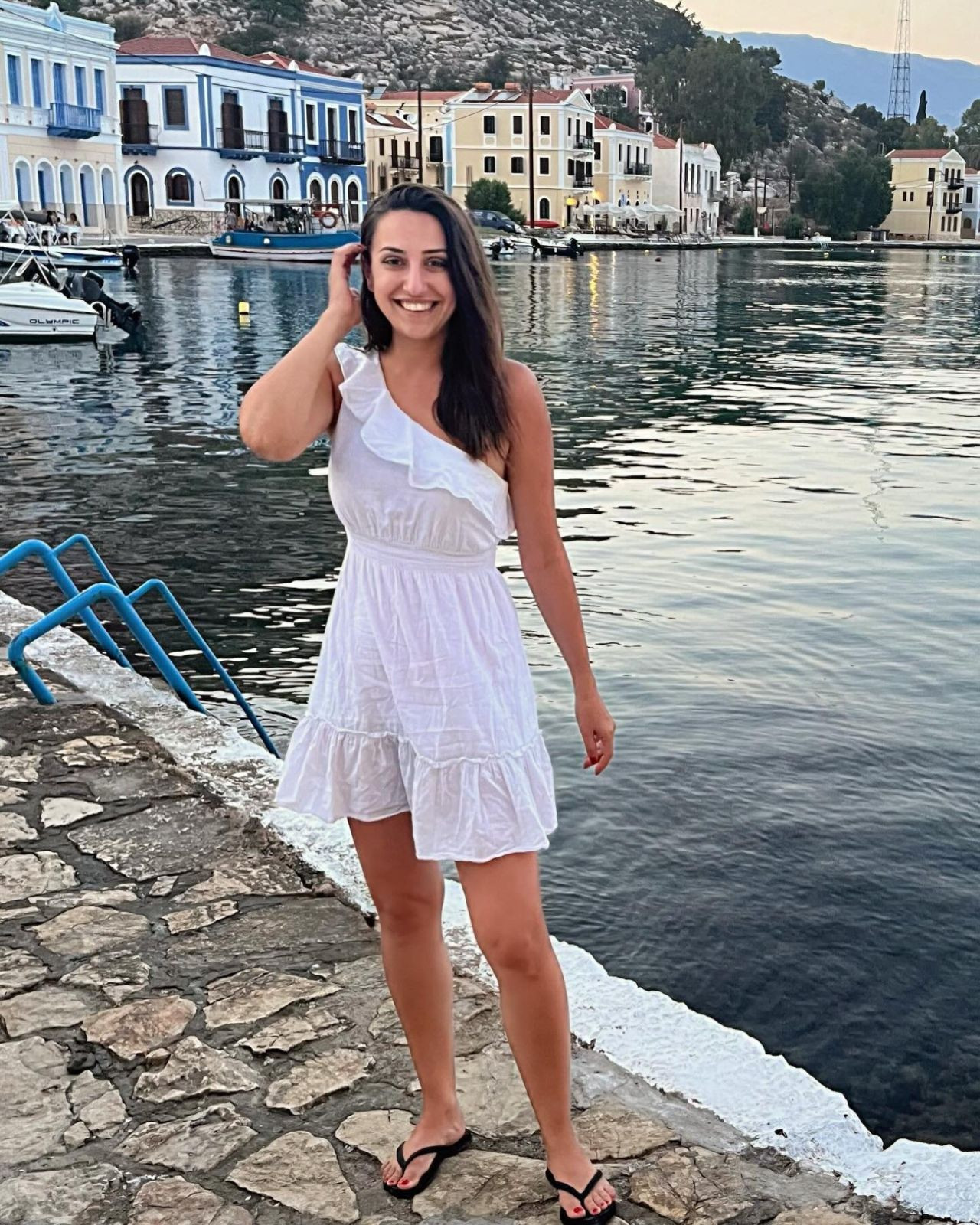 Gözde Şeker kimdir? Sunucu Gözde Şeker kaç yaşında ve nereli? Gözde ...