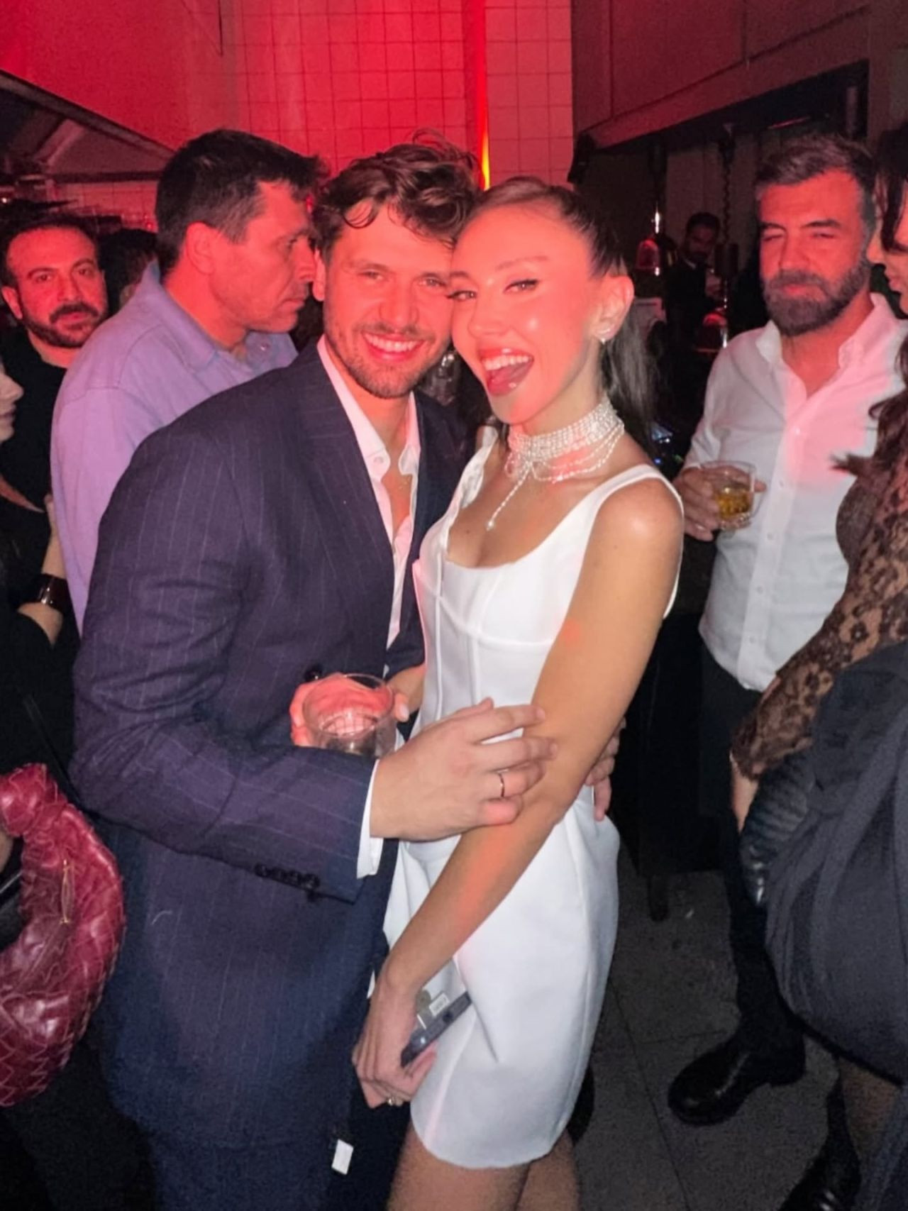 Ünlü oyuncu Serhan Onat Survivor'a gitmeden önce nişanlandı