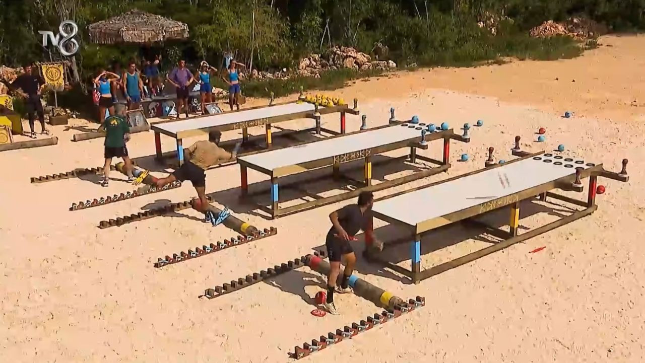Survivor'da ödül oyununu hangi takım kazandı? Kıran kırana mücadele